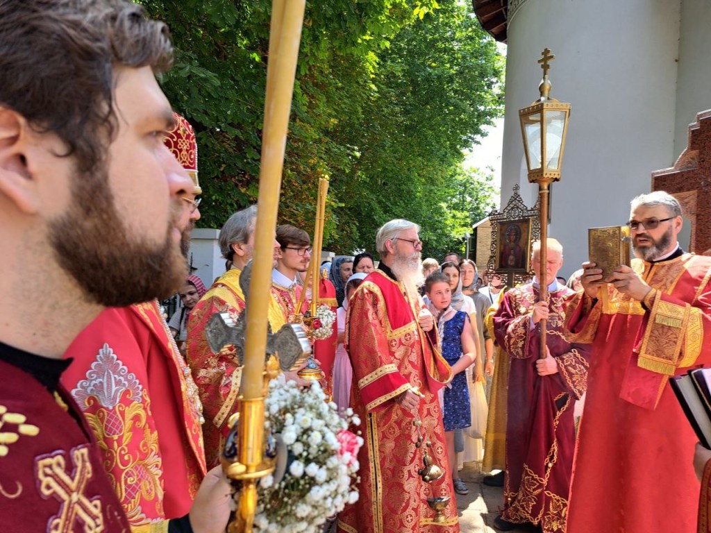 Cross procession after the Liturgy | ROCOR Europe