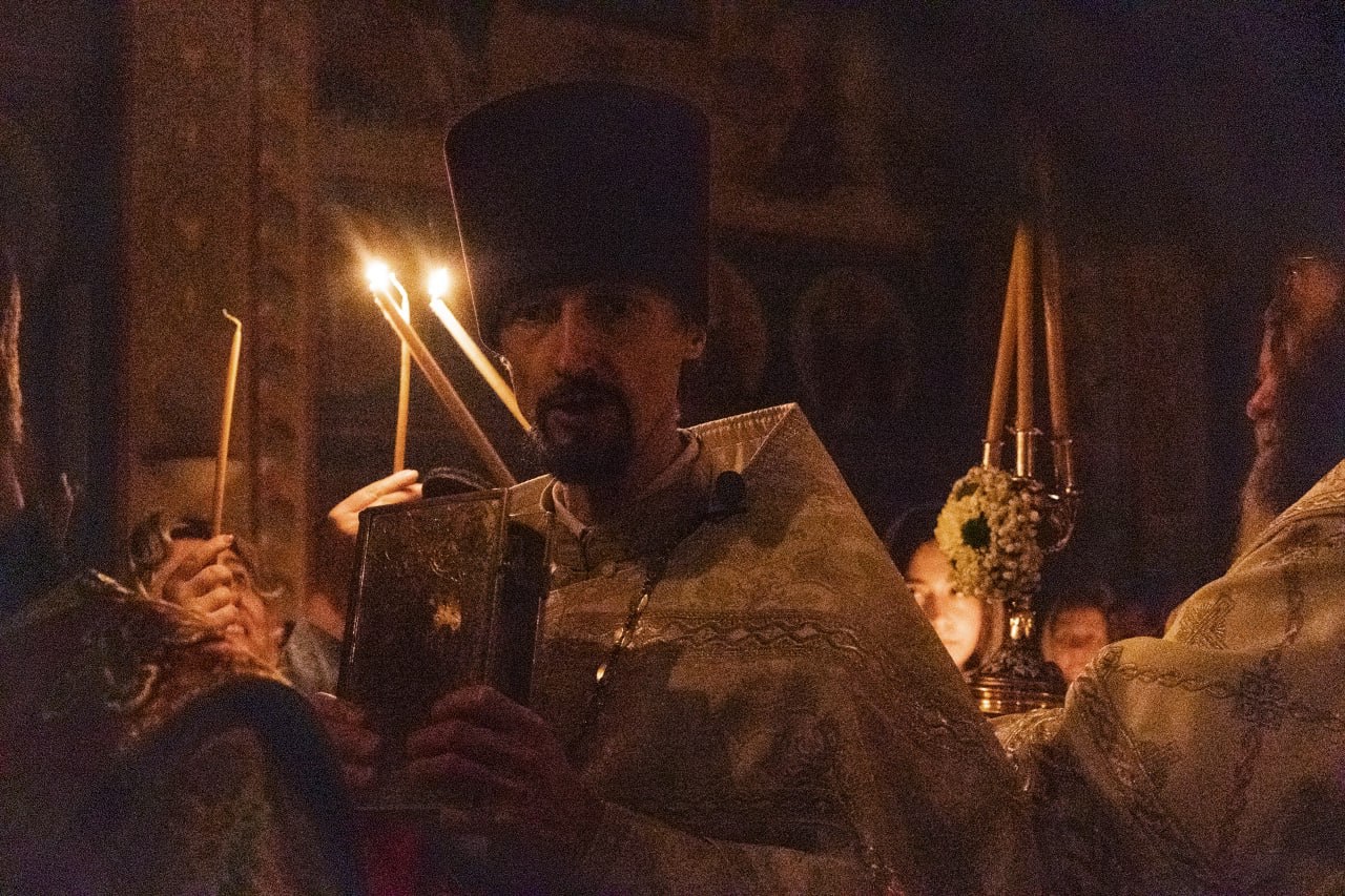 Archpriest Yaroslav during the Paschal procession in London | ROCOR Europe