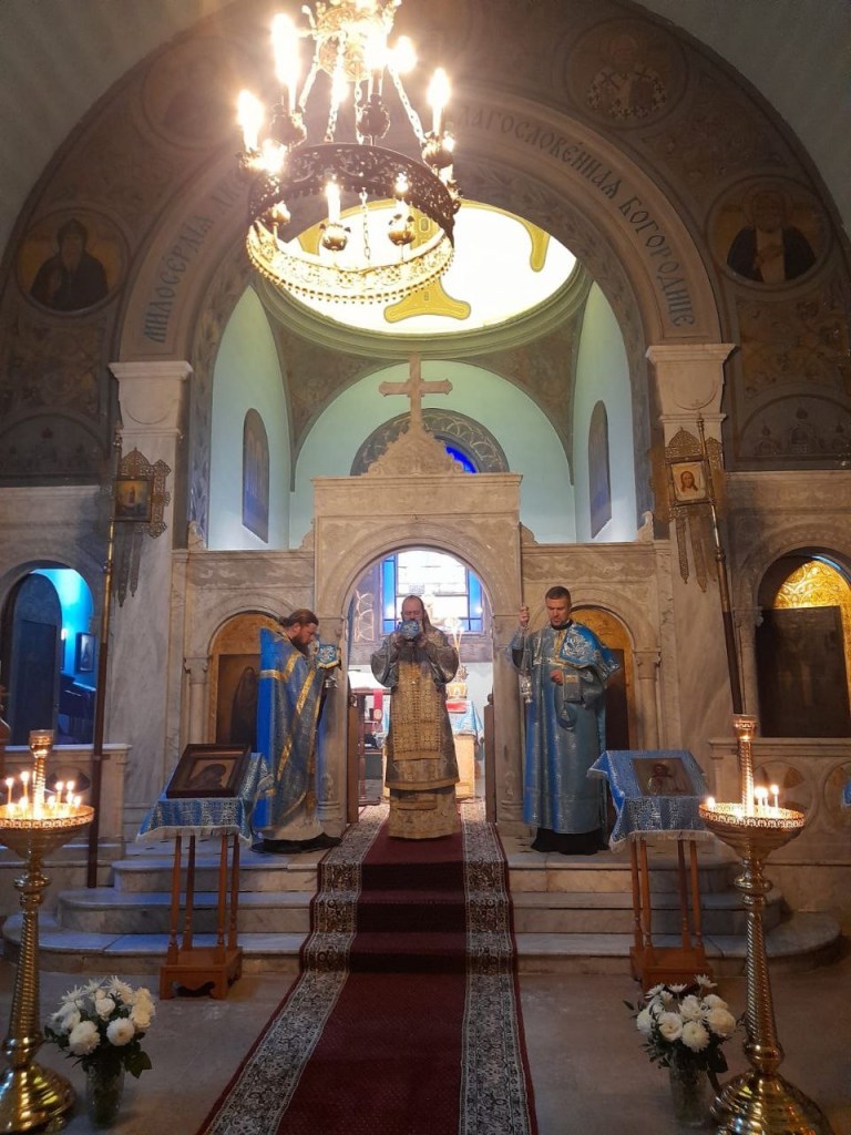Bishop Irenei Celebrates the Altar Feast of the Menton Parish of the ...